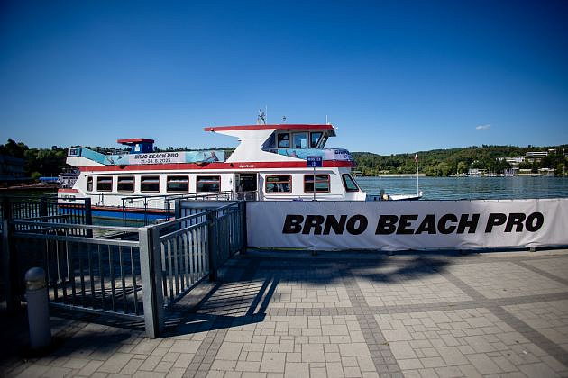 Brno Beach Pro na Sokolském koupališti začíná, české páry obhajují ...